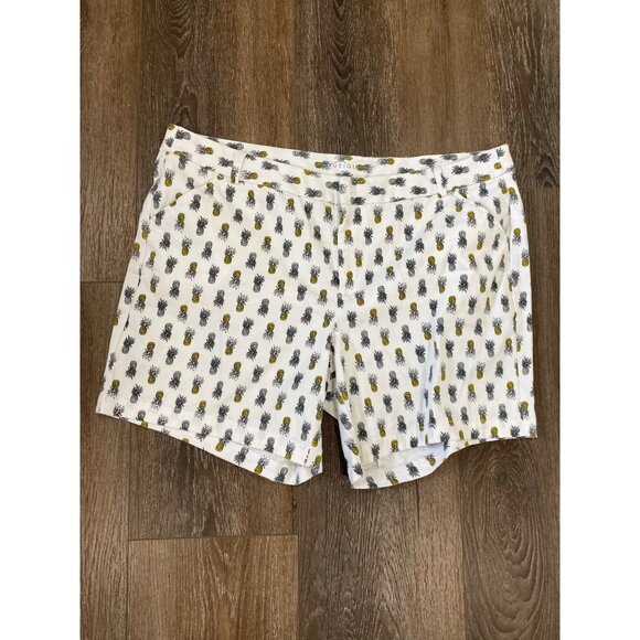 Boutique | Shorts | Boutique Womens 8 W Midi White Pineapple Print ...